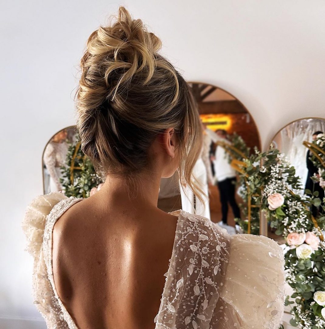 20 Chic & Sleek Wedding Hairstyles For Long Hair To Rule In 2025