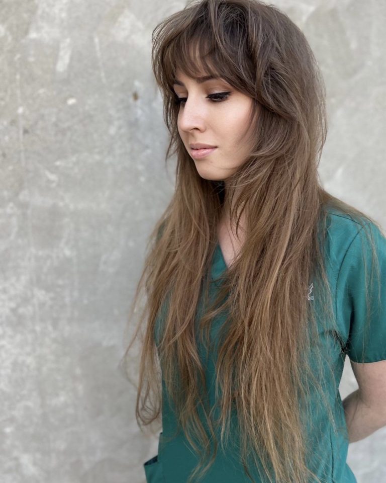 23 façons de mettre en valeur les cheveux longs avec des franges