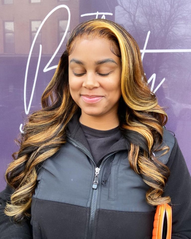 Estas 30 tendencias de pelo negro con mechas están llamando tu nombre