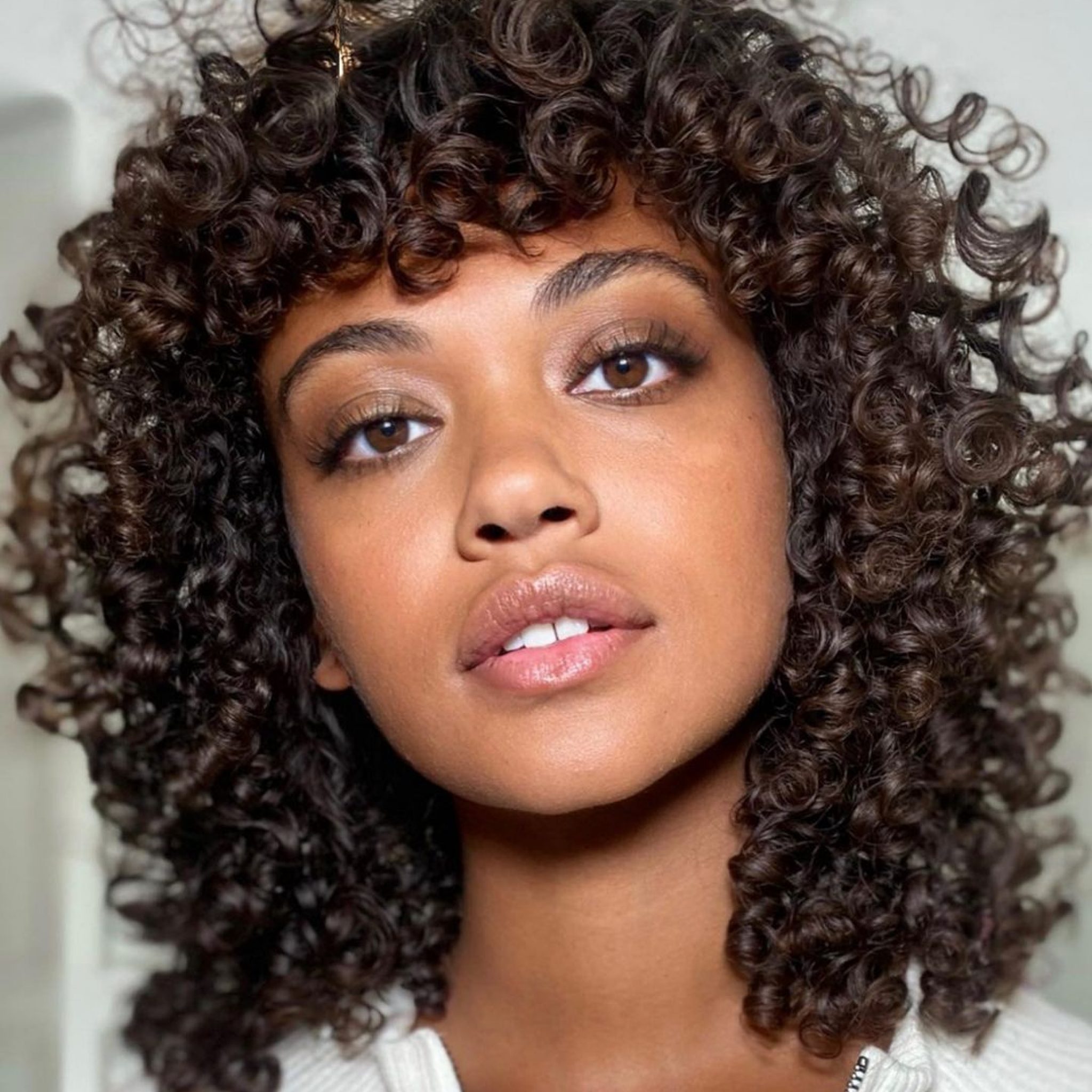 45 ideas para el pelo castaño perfectas para el otoño