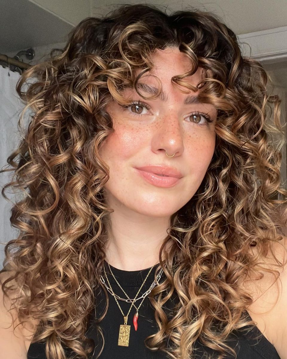 22 Flattering Ways To Pair Curtain Bangs With Curly Hair