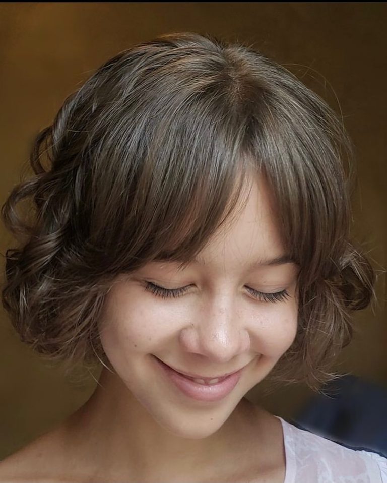 22 Flattering Ways To Pair Curtain Bangs With Curly Hair