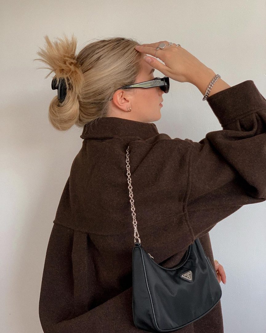 18 Easy Claw Clip Hairstyles For Long Hair That Are A Must-Try