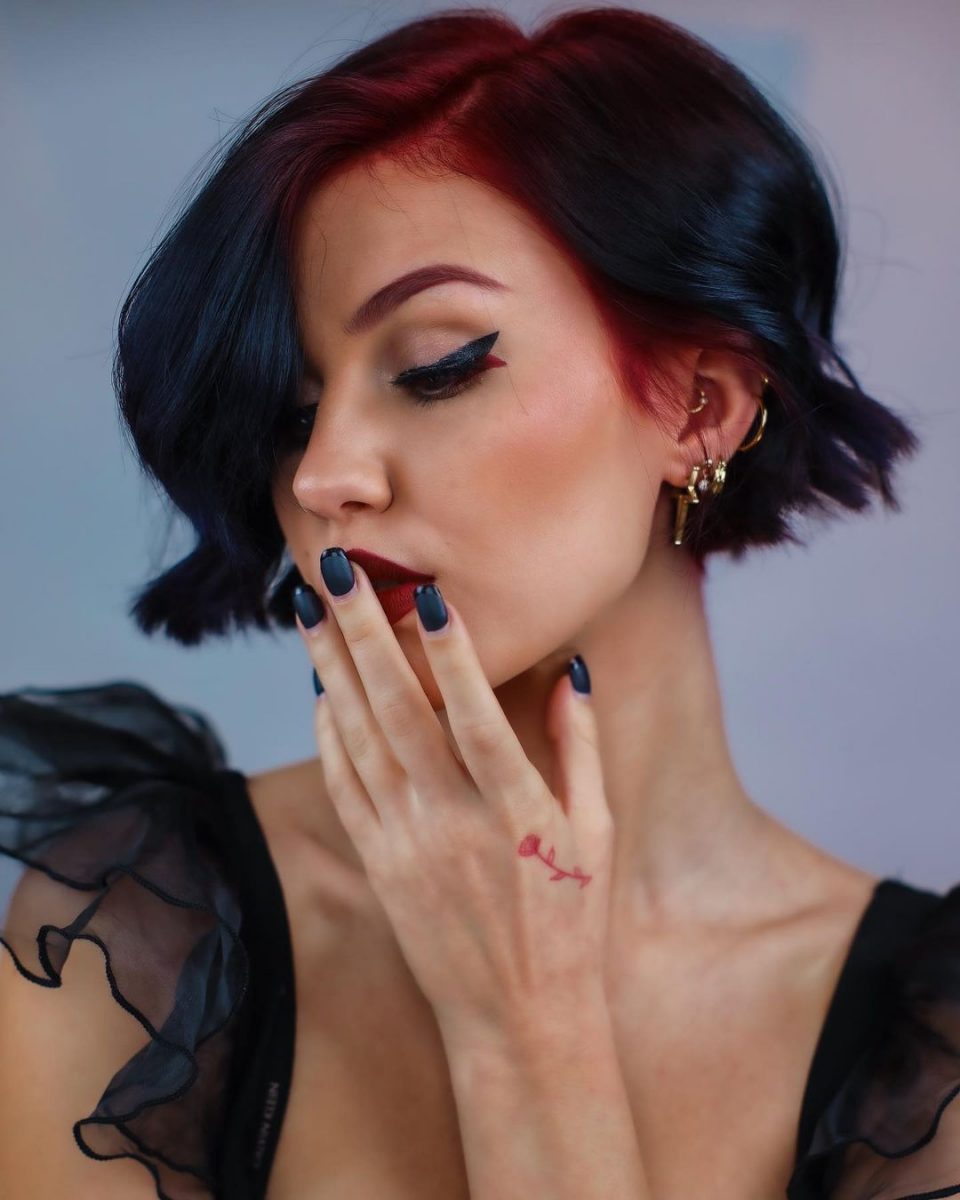 Influencers Are Going Crazy Over The Latest Red Roots Black Hair Trend