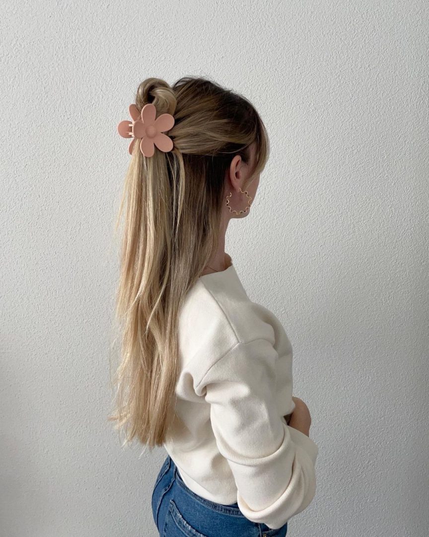 18 Easy Claw Clip Hairstyles For Long Hair That Are A Must-Try