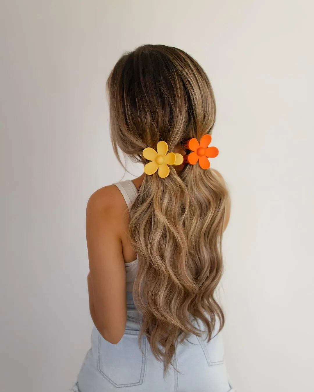 18 Easy Claw Clip Hairstyles For Long Hair That Are A Must-Try