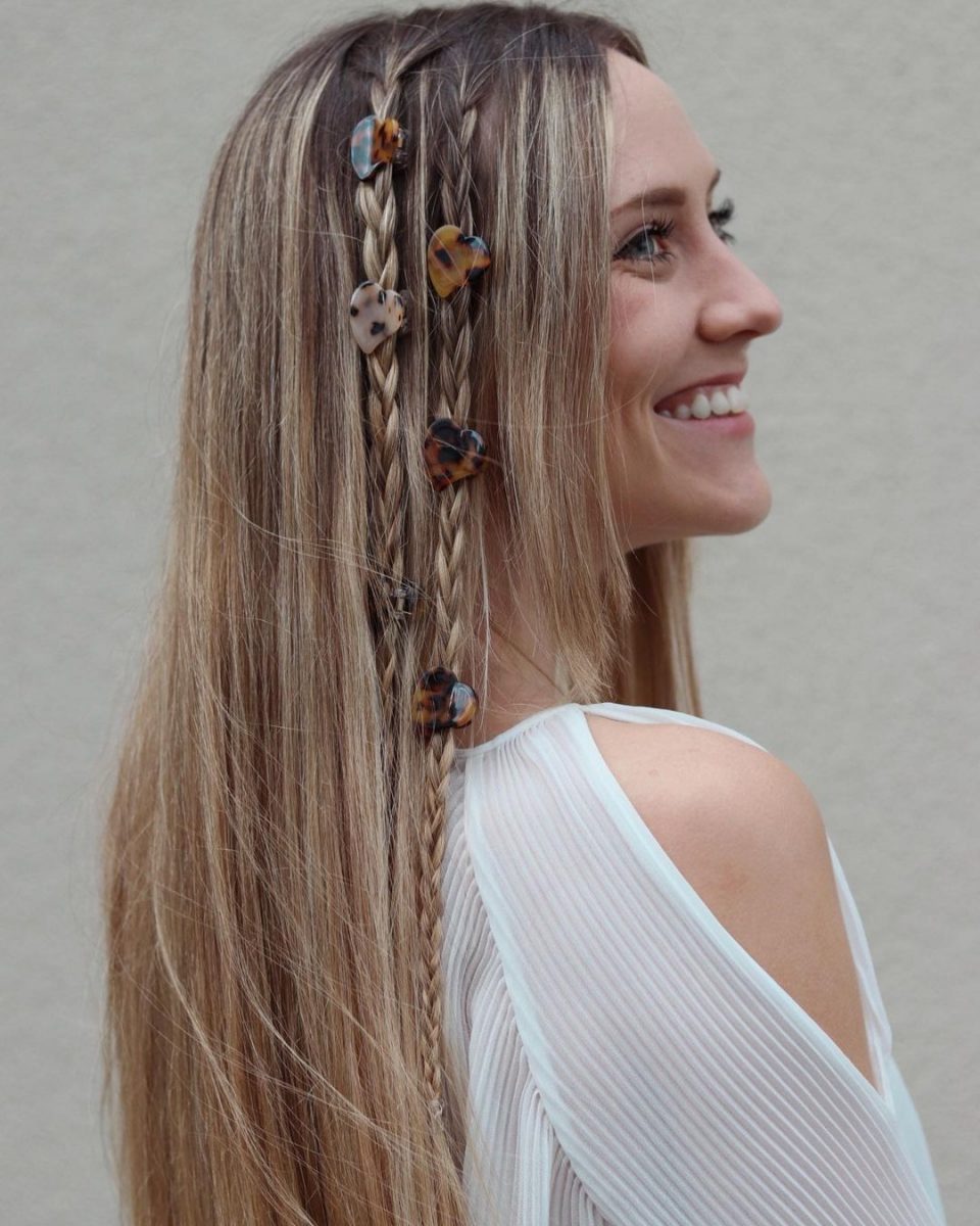 18 Easy Claw Clip Hairstyles For Long Hair That Are A Must-Try