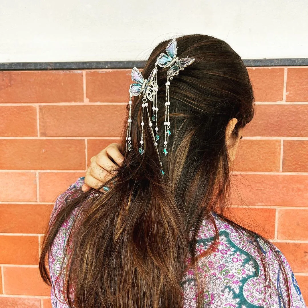 18 Easy Claw Clip Hairstyles For Long Hair That Are A Must-Try