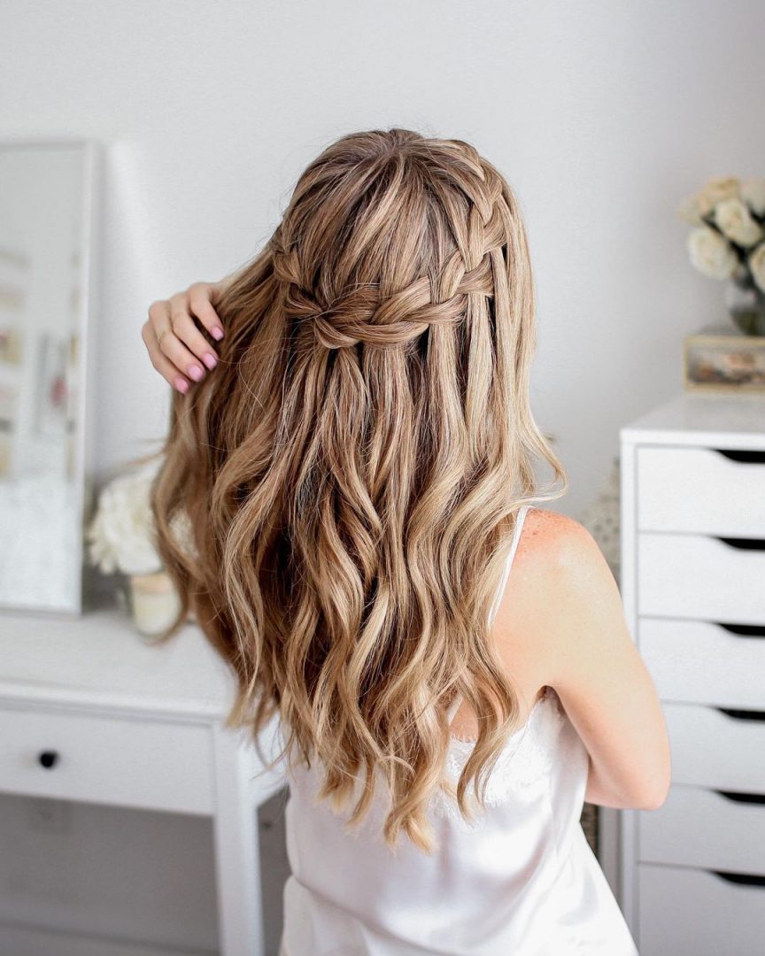 22 Long Wavy Hairstyles To Bring Out Your Inner Goddess
