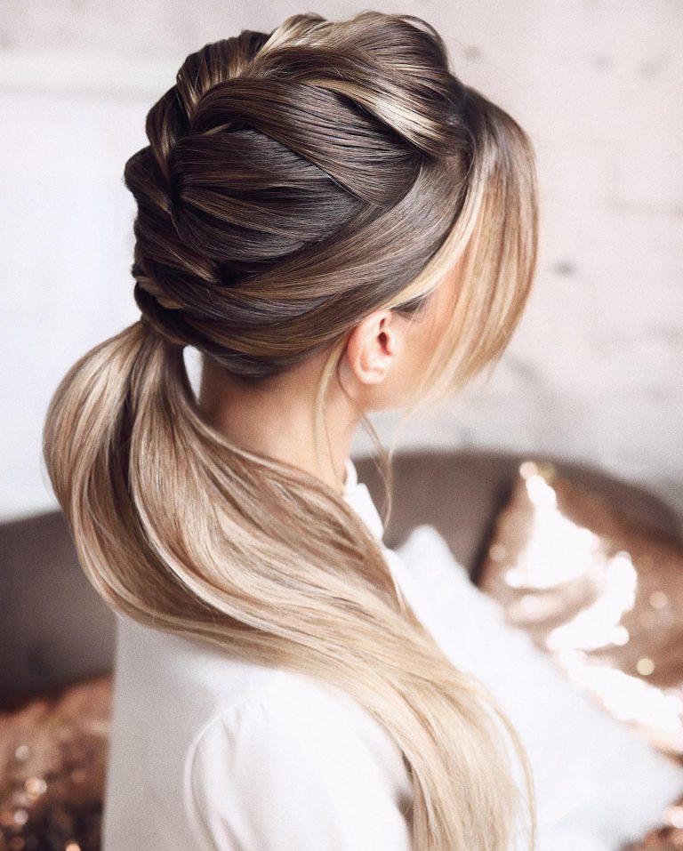 The Side Ponytail Is Back And Better Than Ever