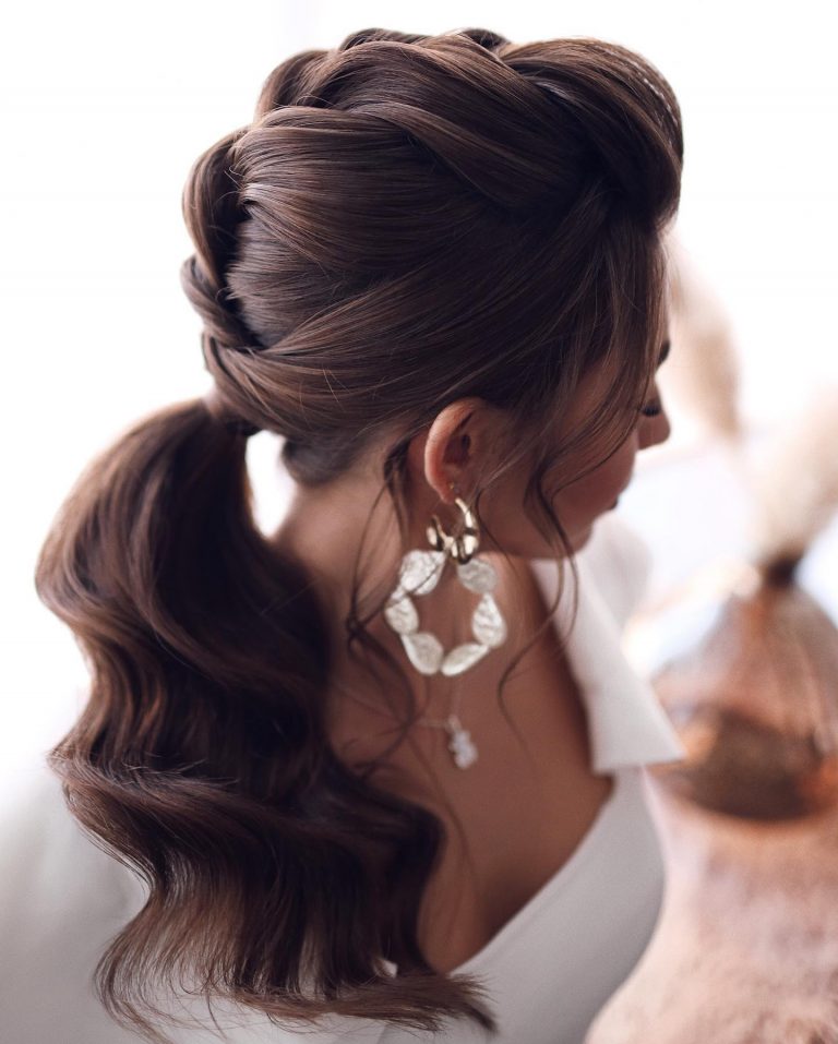 The Side Ponytail Is Back And Better Than Ever