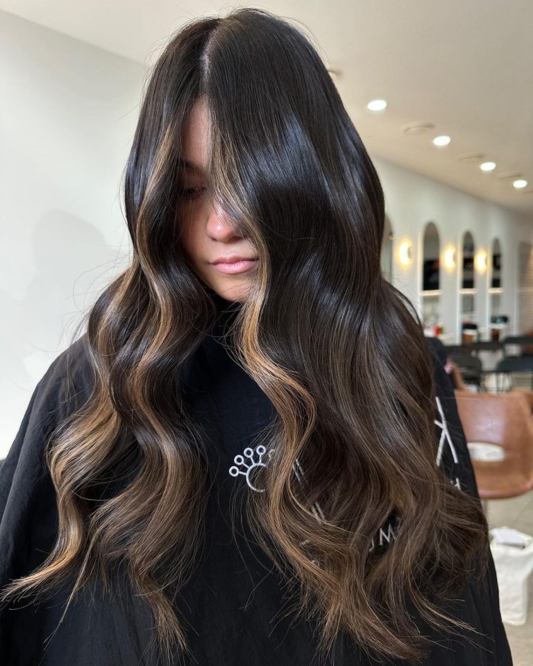 22 maneras de llevar el pelo moreno con la tendencia Money Piece