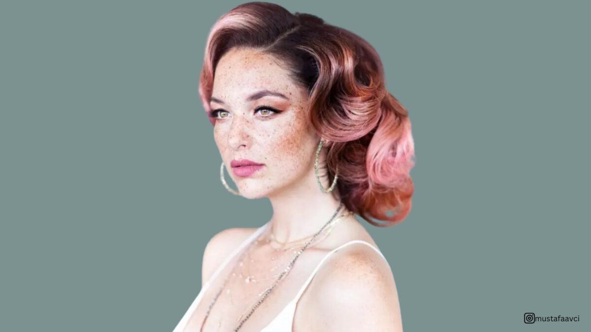 The 20 Most Iconic Short Wavy Hairstyles For Women