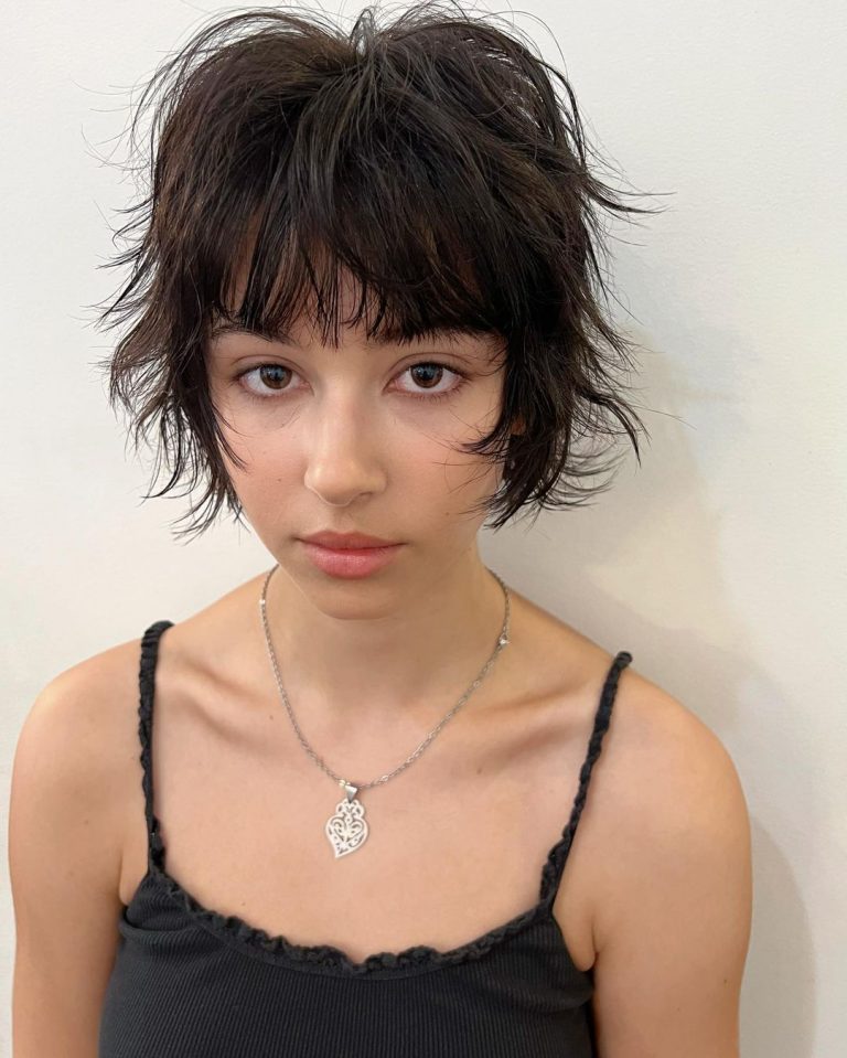 Short Shaggy Bob With Choppy Layers Is Taking Over 2025