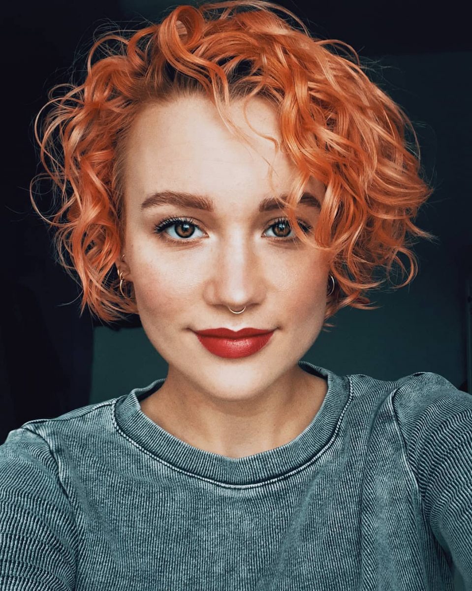 23 Alluring Short Wavy Hair Ideas To Try In 2025