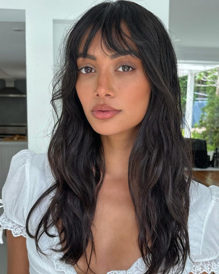22 Insta-Worthy Wavy Hair With Bangs Looks To Try Today