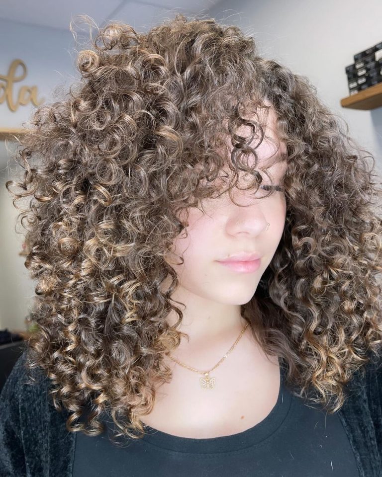 Medium Layered Hair Is The Cut You Can't Afford To Miss In 2025