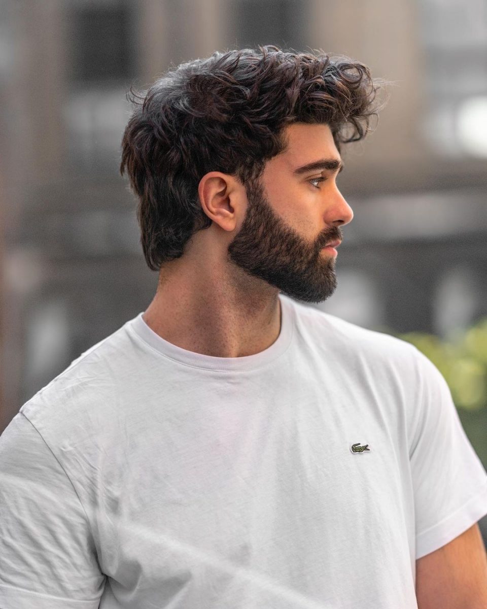 22 peinados más favorecedores para hombres con pelo ondulado