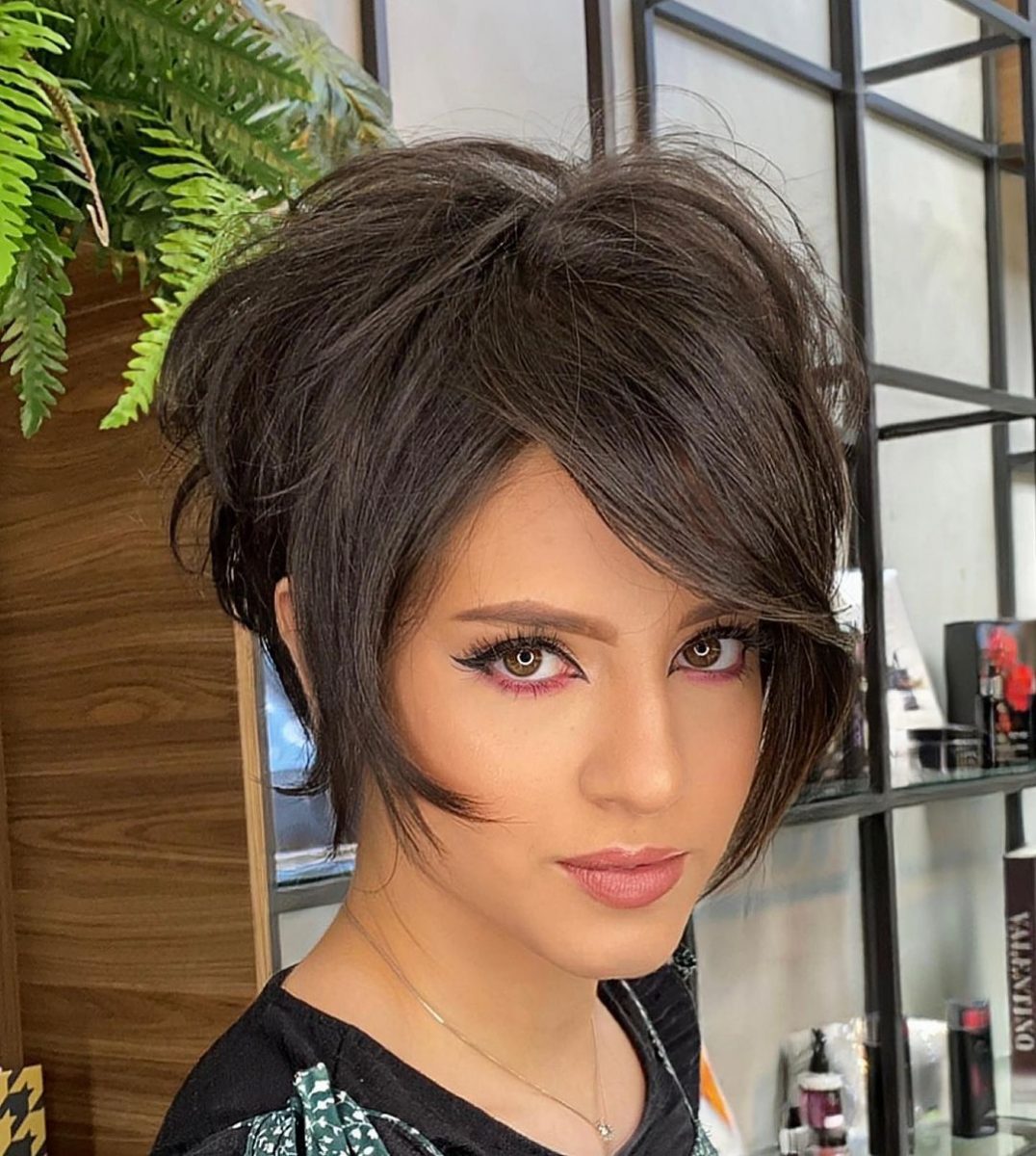 Short Shaggy Bob With Choppy Layers Is Taking Over 2025