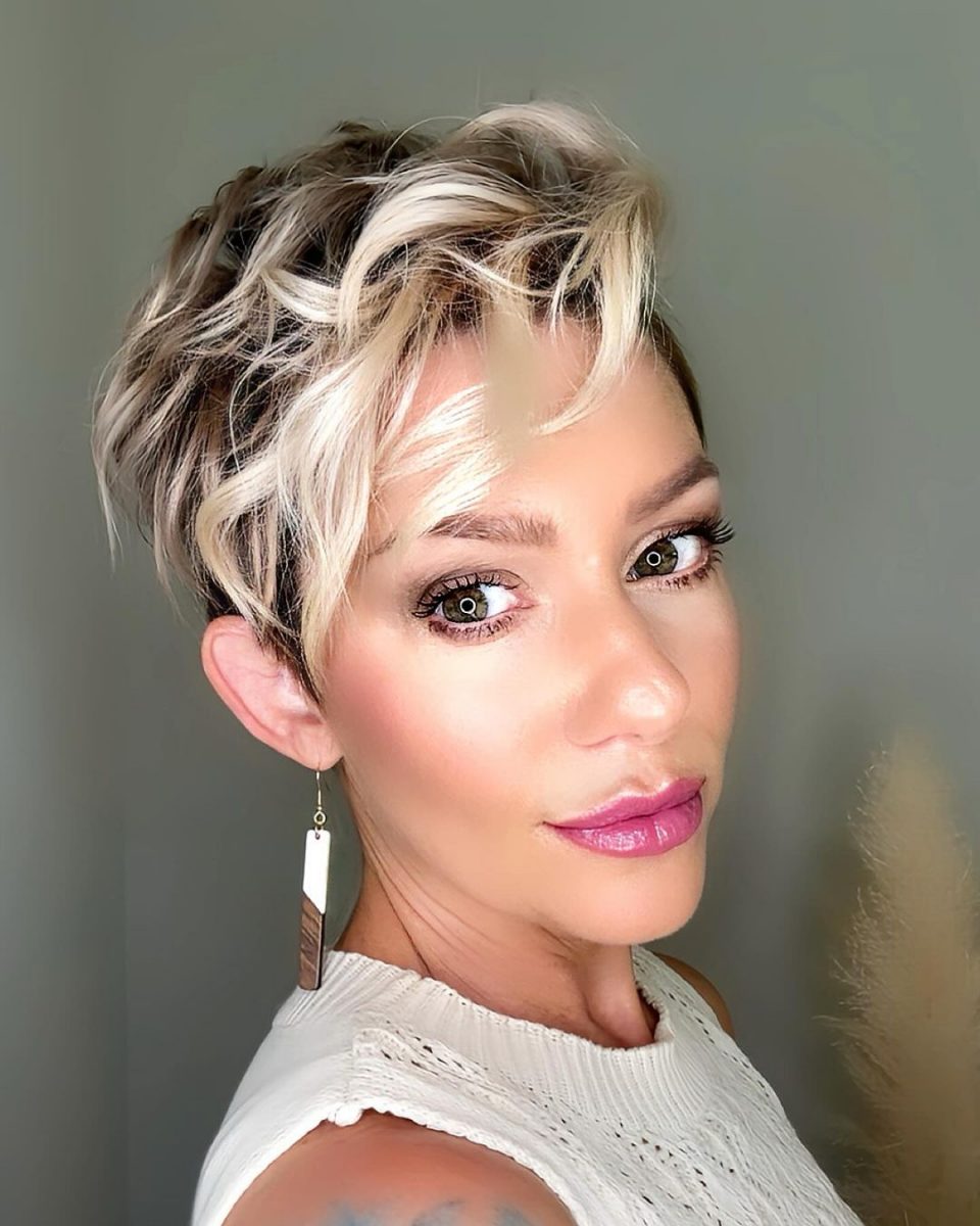 23 Alluring Short Wavy Hair Ideas To Try In 2025