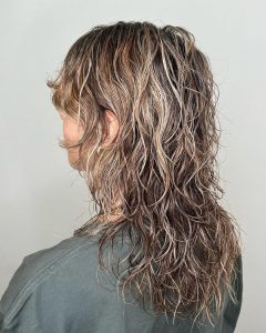 20 Unique Wavy Hair Wolf Cut Looks To Rock In 2025