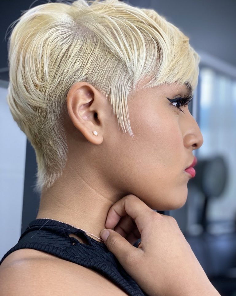 Short Hair With Face-Framing Layers Will Simplify Your Styling Routine