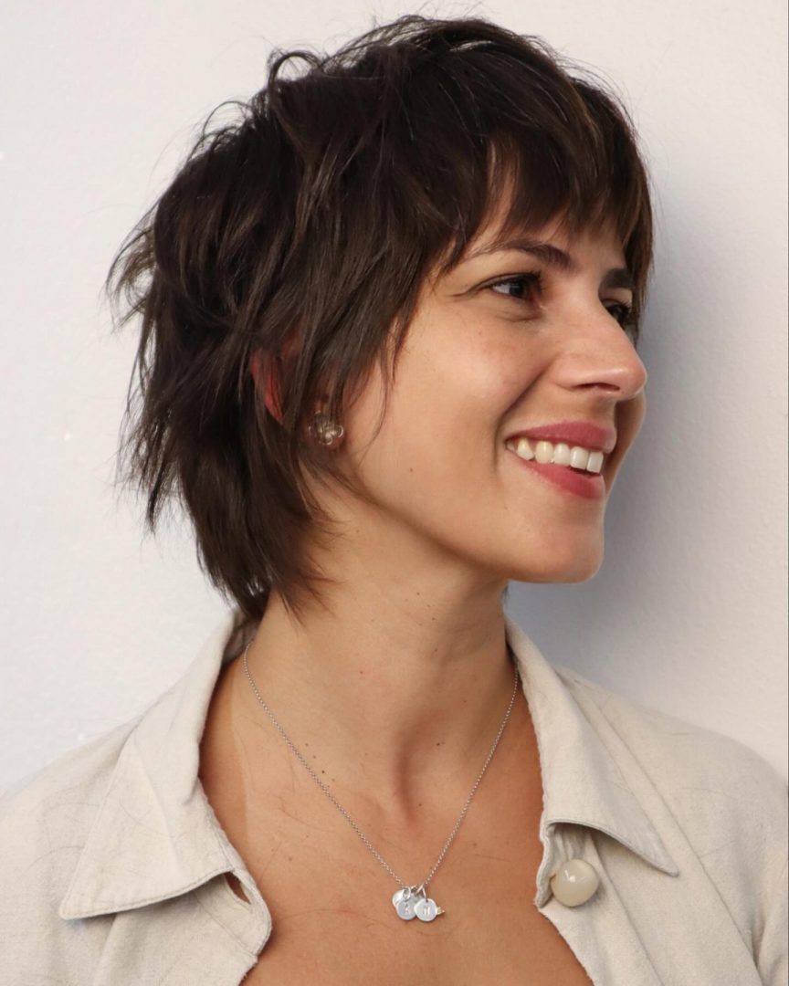 Short Hair With Face-Framing Layers Will Simplify Your Styling Routine