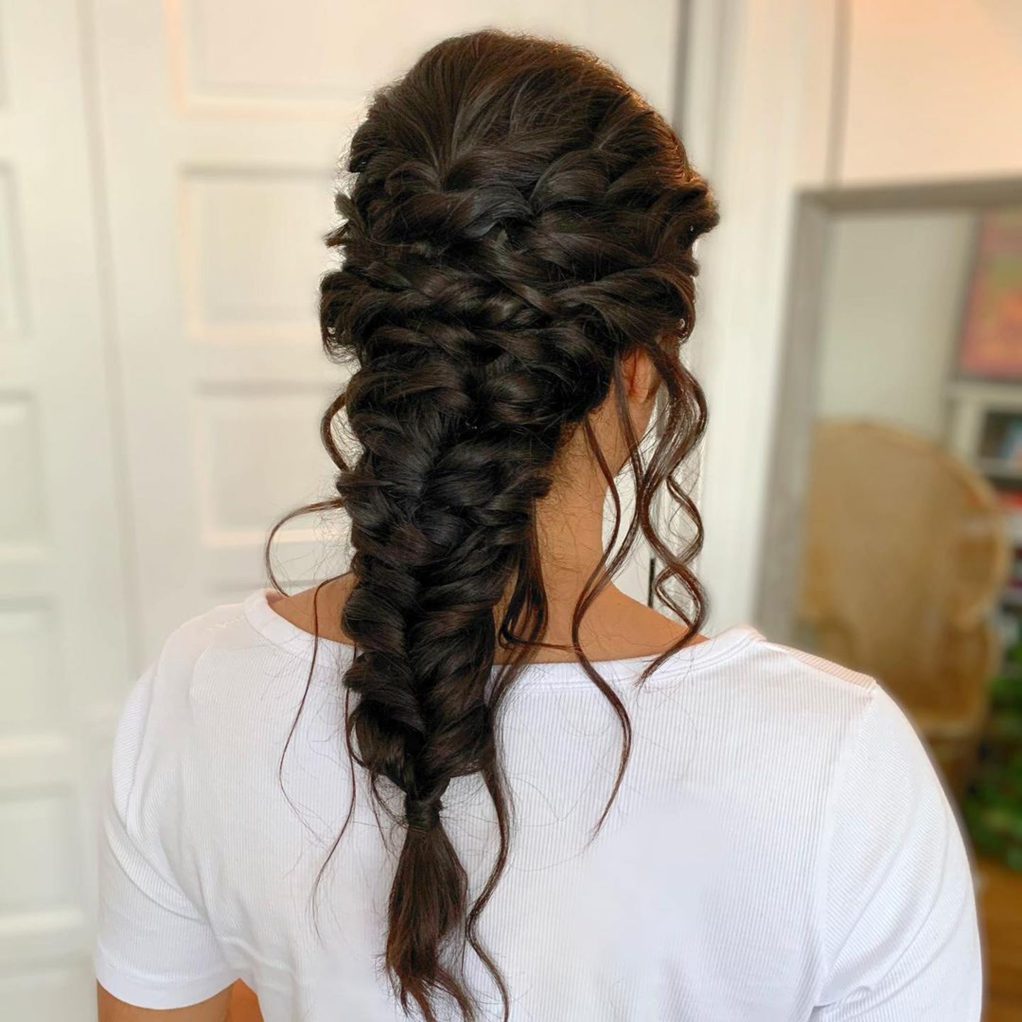 25 Striking Homecoming Updos To Impress Every Guest