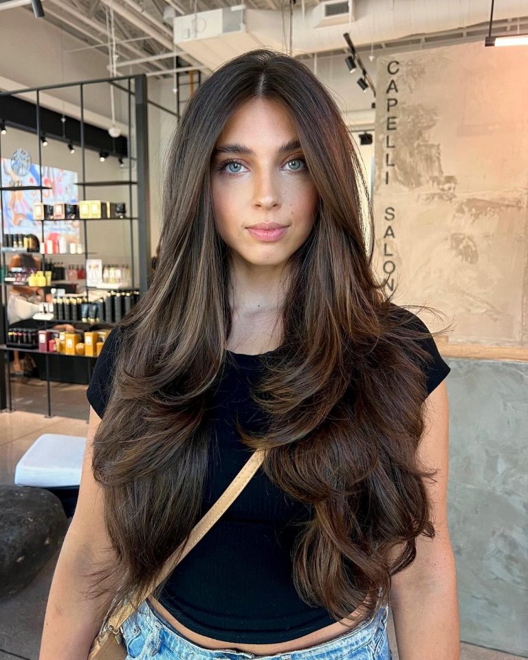 20 Most Flattering Long Layered Haircuts For Round Faces