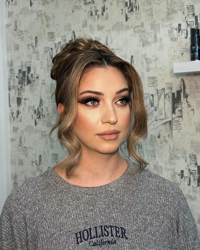 25 Striking Homecoming Updos To Impress Every Guest