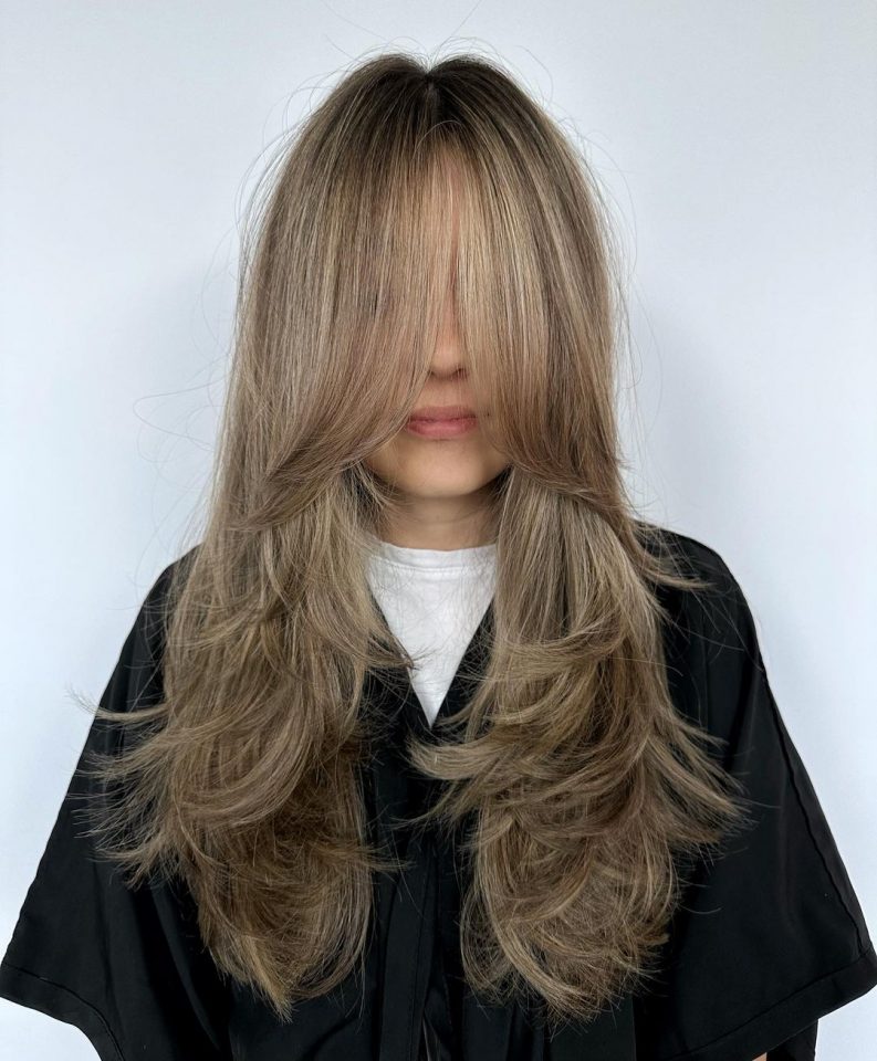 20 Most Flattering Long Layered Haircuts For Round Faces