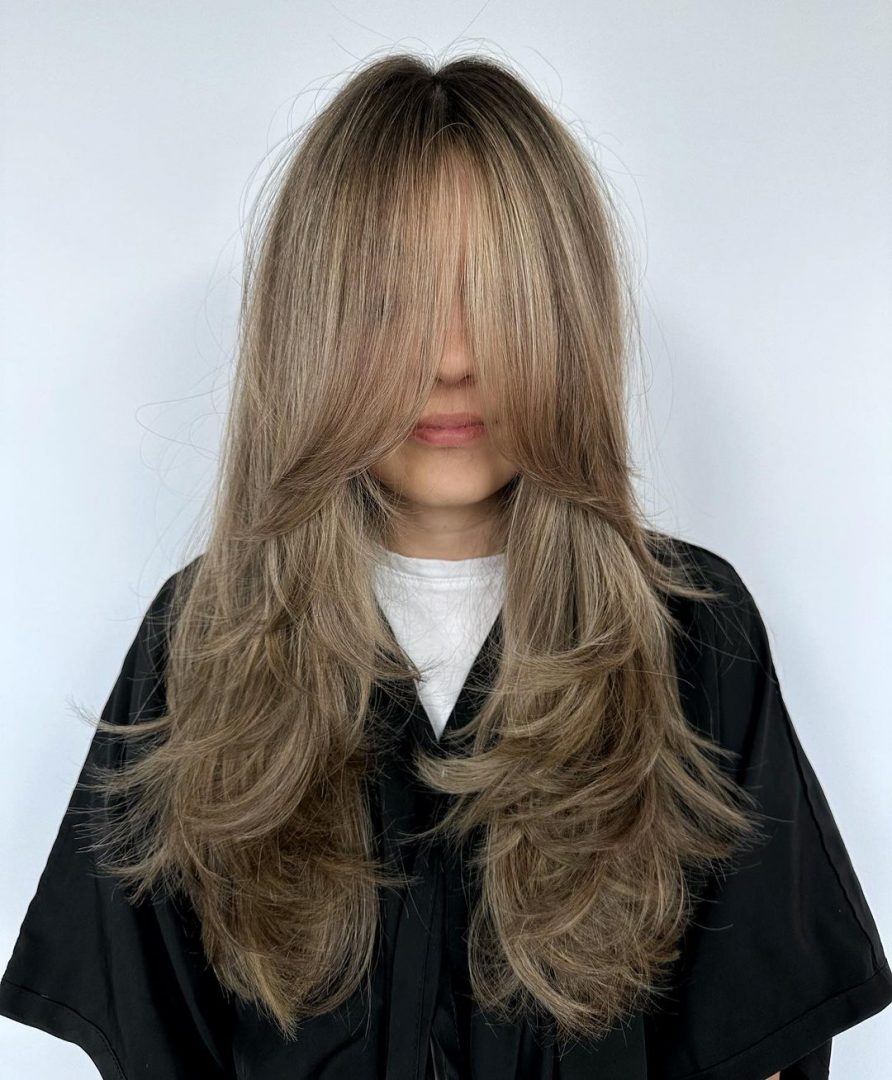 20 Most Flattering Long Layered Haircuts For Round Faces