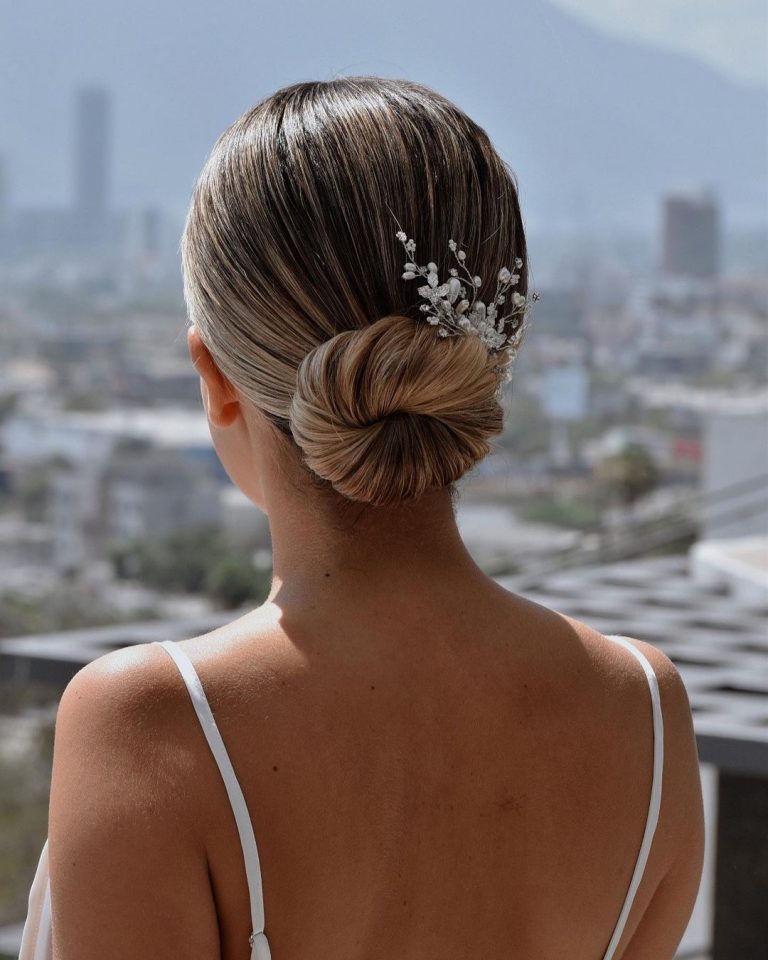 25 Striking Homecoming Updos To Impress Every Guest