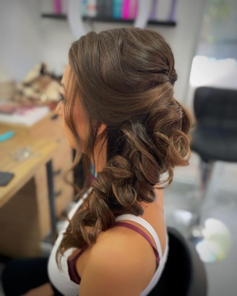 25 Striking Homecoming Updos To Impress Every Guest