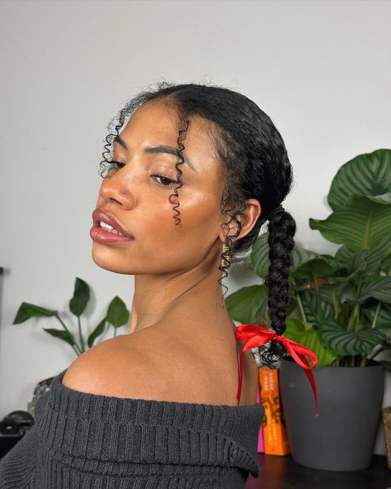 22 Trendy Curly Updos For Medium Hair You Shouldn’t Miss Out