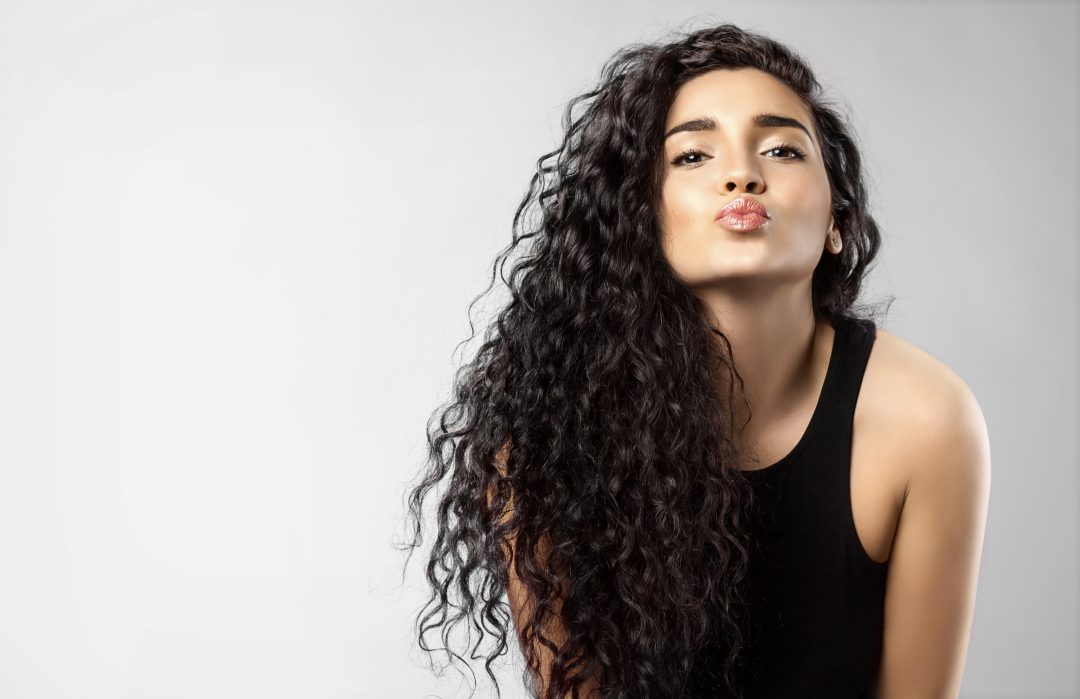 4 règles d'or et styles tendance pour des cheveux ondulés parfaits et ...