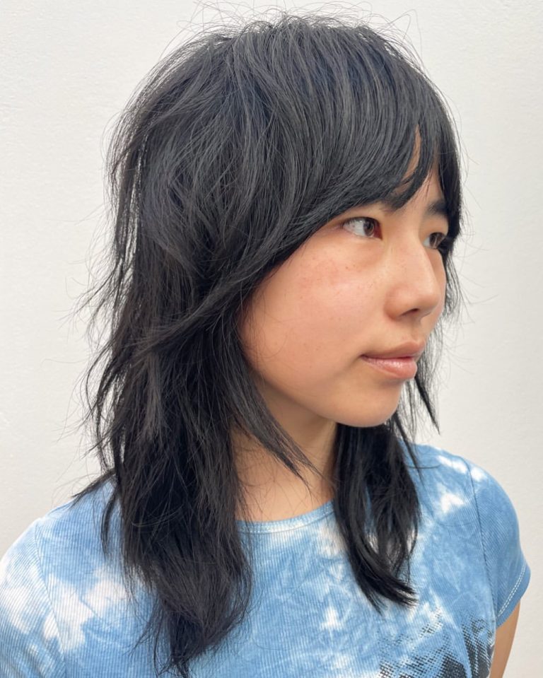 22 Medium Hair Wolf Cuts To Inspire Your Next Hairstyle