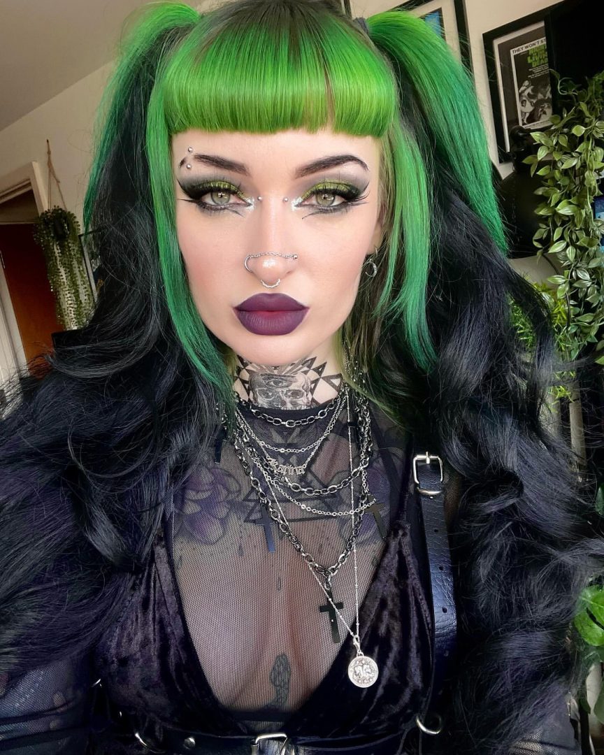 15 Iconic Goth Hair Ideas To Inspire Your Dark Side