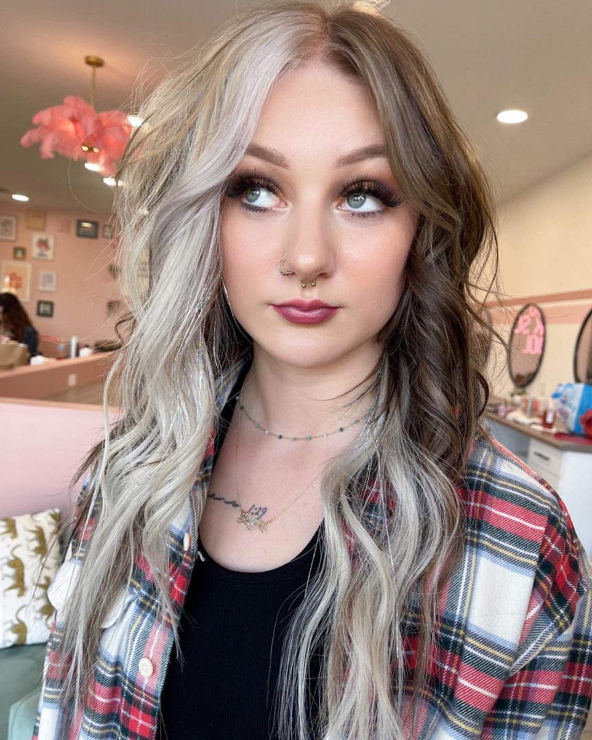 Half-Blonde Half-Brown Hair Will Give You It-Girl Vibes