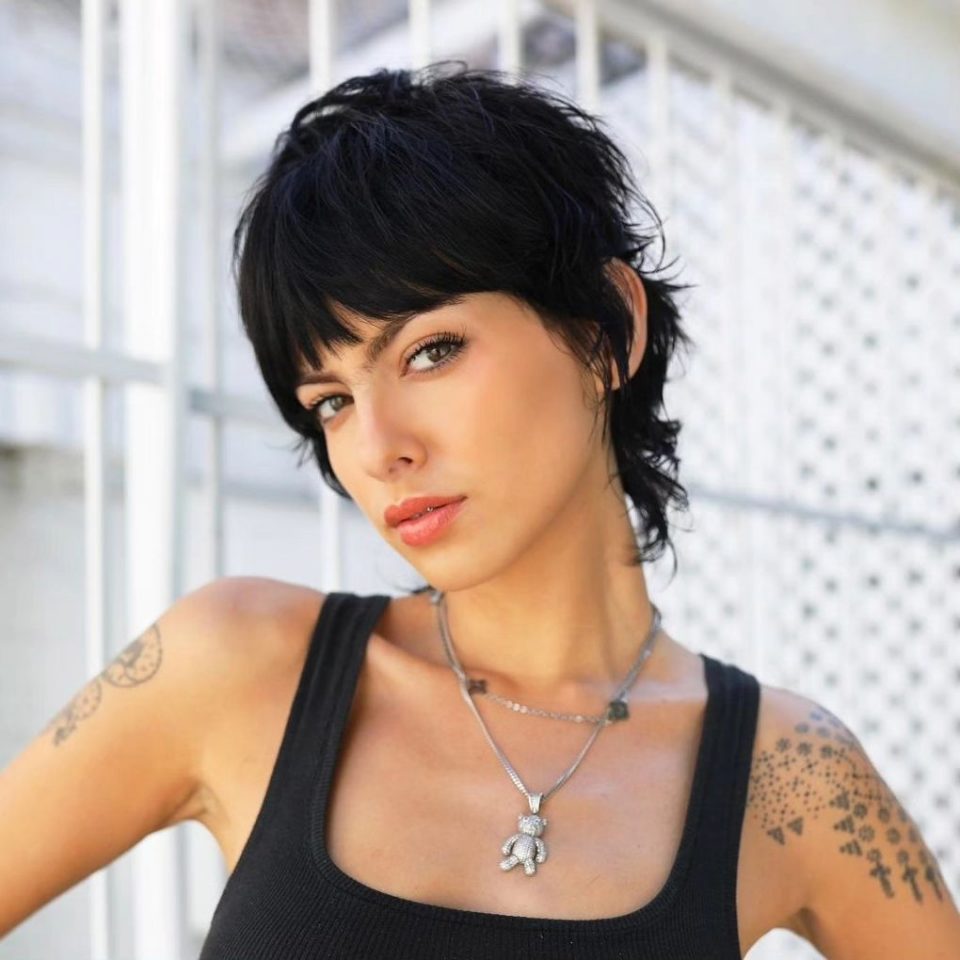 20 Haircuts For Square Faces That Highlight Your Best Features