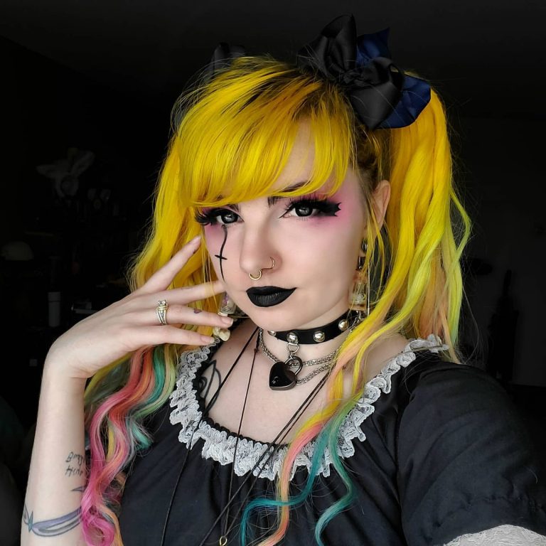 15 Iconic Goth Hair Ideas To Inspire Your Dark Side