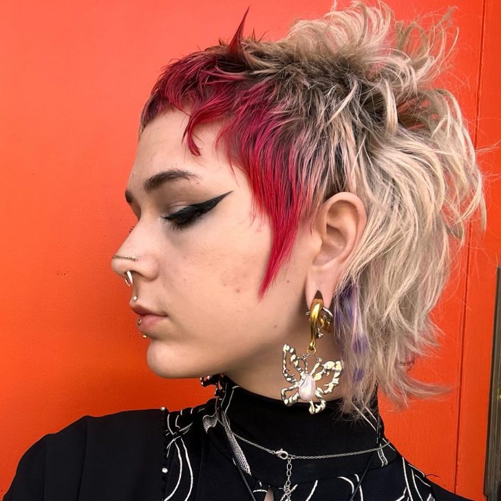 15 ideias icónicas de cabelo gótico para inspirar o seu lado negro