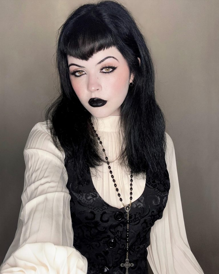 15 Iconic Goth Hair Ideas To Inspire Your Dark Side