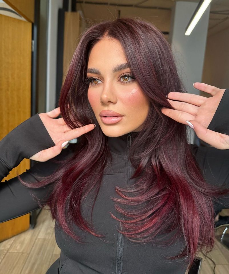 Cherry Cola Hair Color Trend Is Back To Grab The Spotlight Again