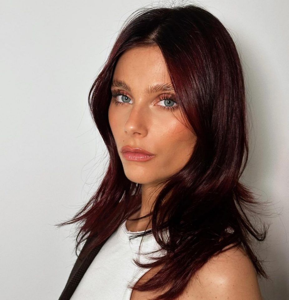 Cherry Cola Hair Color Trend Is Back To Grab The Spotlight Again