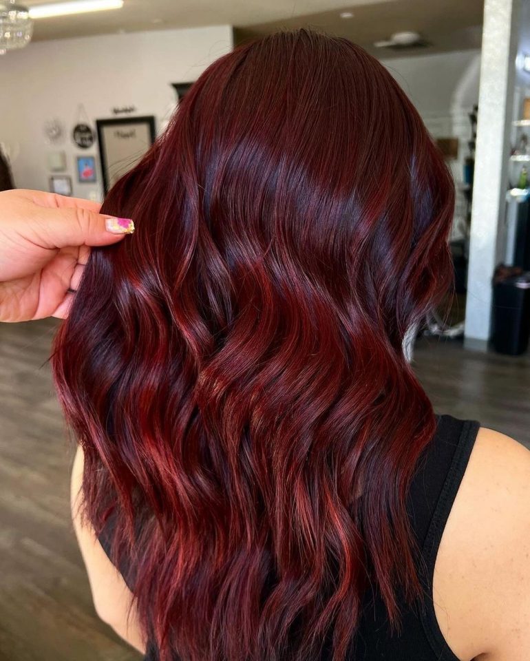 La tendance de la coloration Cherry Cola est de retour pour attirer à ...
