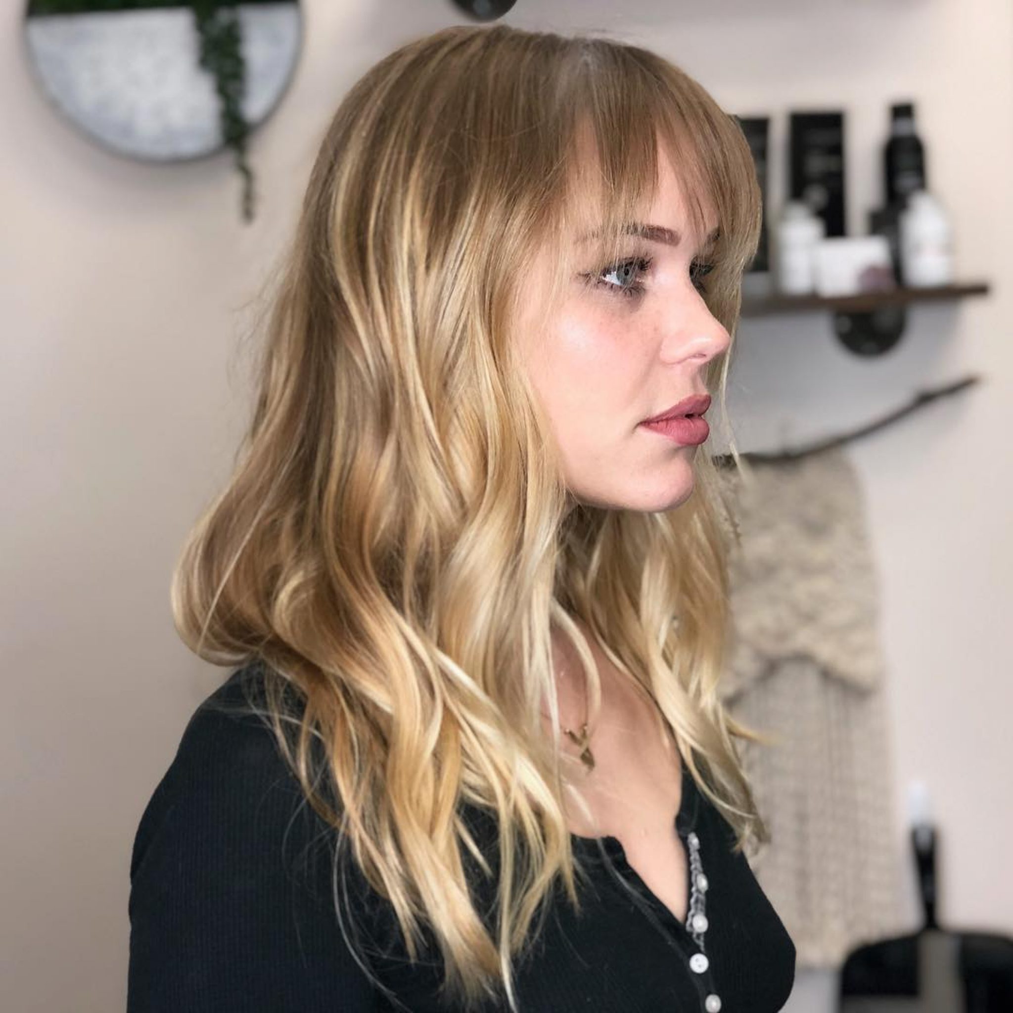 20 Stunning Hairstyles With Feathered Bangs Trending In 2024