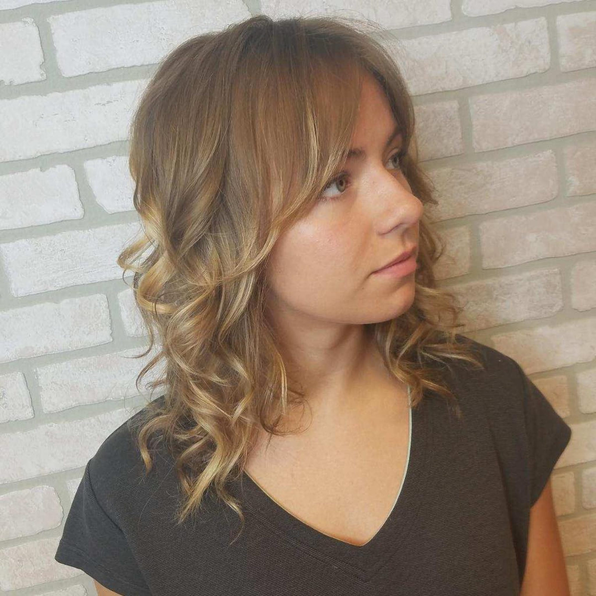 20 Stunning Hairstyles With Feathered Bangs Trending In 2024