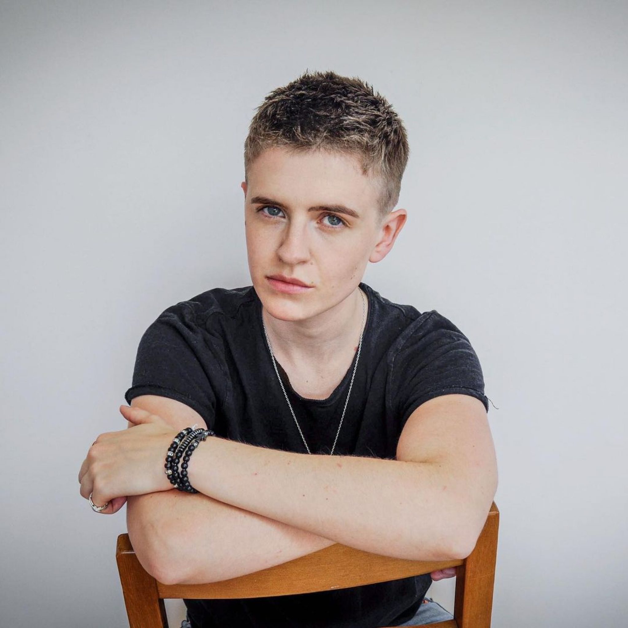 18 Stylish Non-Binary Haircuts To Try Out In 2024