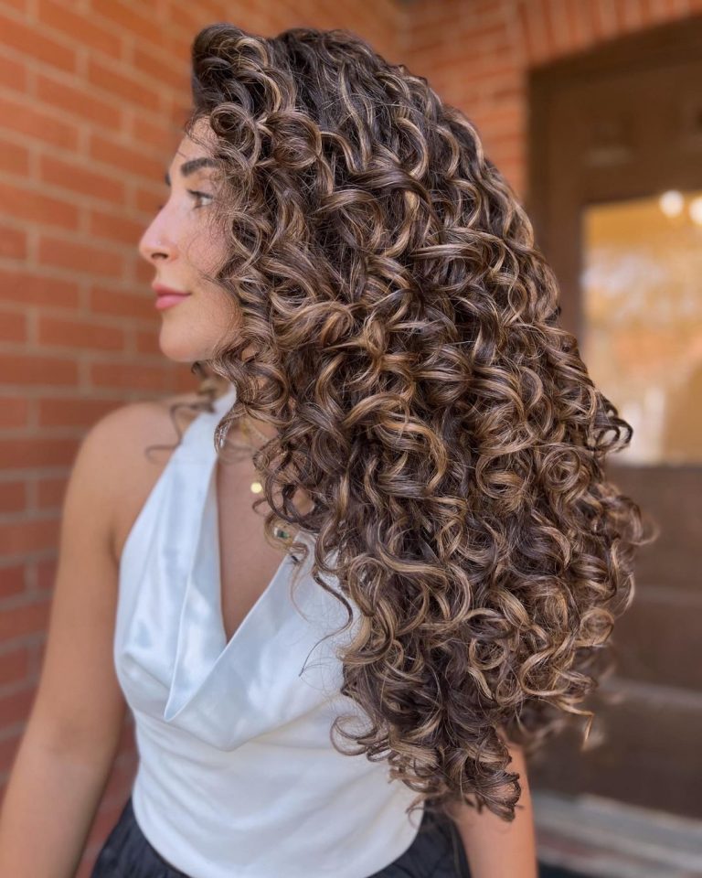 20 Curly Balayage Hair Ideas To Enhance Your Hair’s Texture